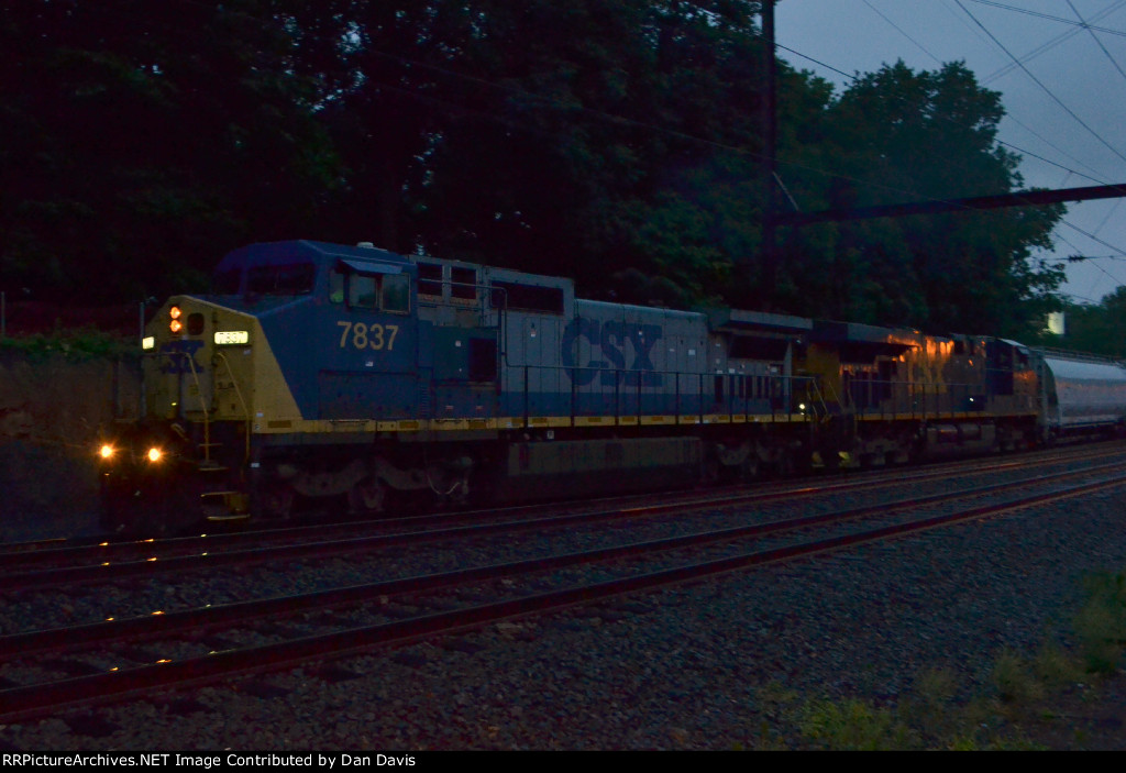 CSX C40-8W 7837 leads Q418-06